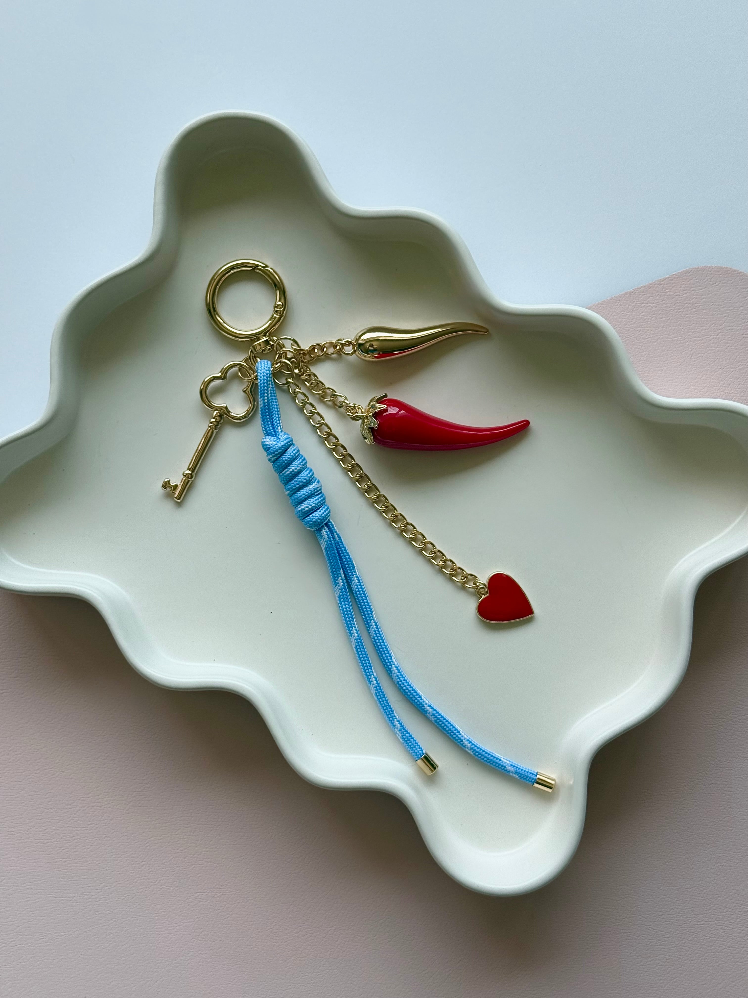 Acute secret keychain – Pretty Things Girls Need